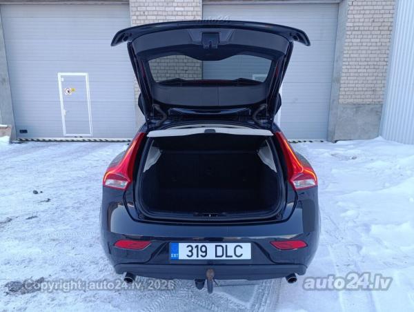 Black Volvo V40 2014 in Paide, with an engine capacity of 2.00 L and mileage of 286 thousand km for 7450 €, photo 7 on AUTOMOTO.COM.LV