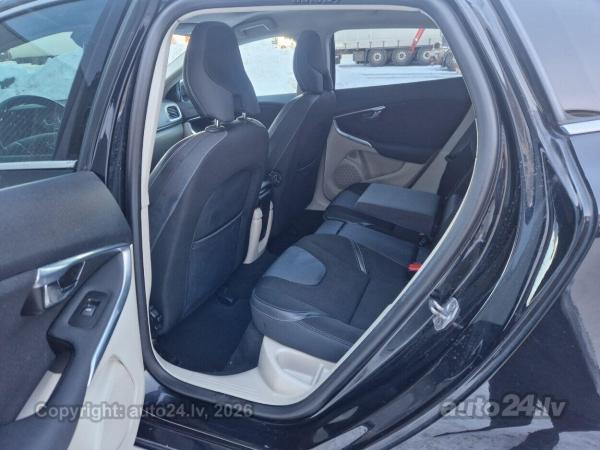 Melns Volvo V40 2014 Paide, ar dzinēja tilpumu 2.00 L un nobraukumu 286 tūkst. km par 7450 €, foto 11 vietnē AUTOMOTO.COM.LV