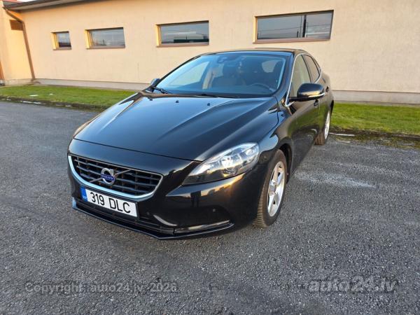 Melns Volvo V40 2014 Paide, ar dzinēja tilpumu 2.00 L un nobraukumu 286 tūkst. km par 7490 €, foto 1 vietnē AUTOMOTO.COM.LV