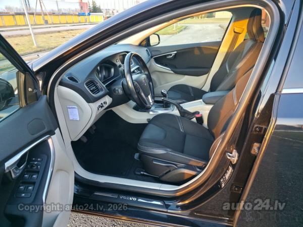 Melns Volvo V40 2014 Paide, ar dzinēja tilpumu 2.00 L un nobraukumu 286 tūkst. km par 7490 €, foto 11 vietnē AUTOMOTO.COM.LV