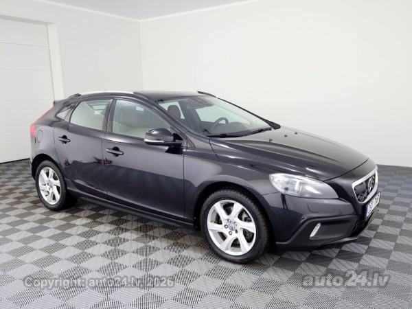 Black Volvo V40 2014 in Tallinn, with an engine capacity of 2.00 L and mileage of 263 thousand km for 5999 €, photo 1 on AUTOMOTO.COM.LV
