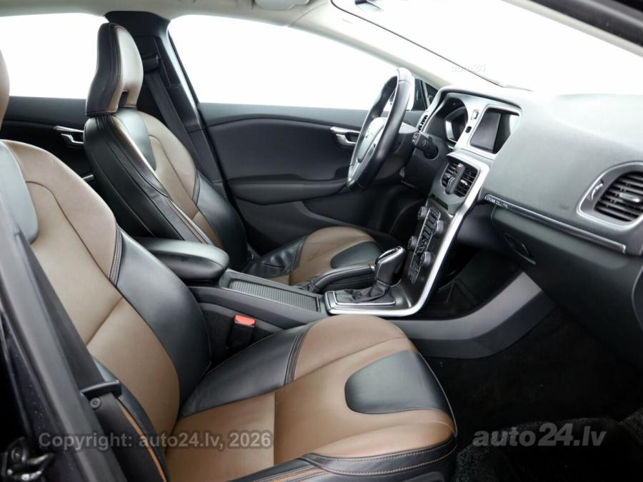 Melns Volvo V40 2014 Tallina, ar dzinēja tilpumu 2.00 L un nobraukumu 263 tūkst. km par 5999 €, foto 6 vietnē AUTOMOTO.COM.LV