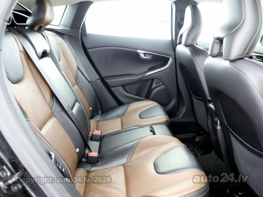 Melns Volvo V40 2014 Tallina, ar dzinēja tilpumu 2.00 L un nobraukumu 263 tūkst. km par 5999 €, foto 7 vietnē AUTOMOTO.COM.LV