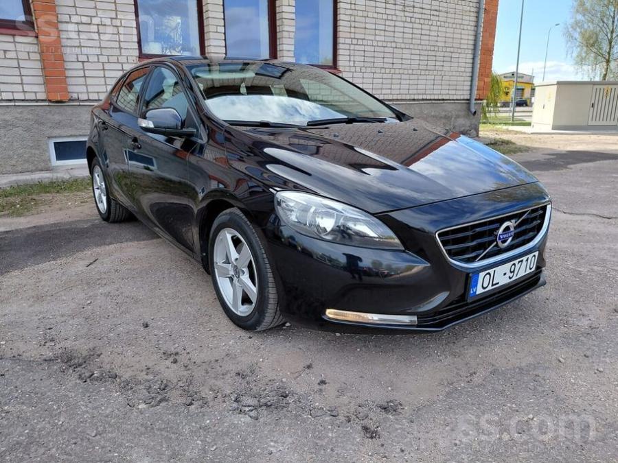 Melns Volvo V40 2014 Talsi, ar dzinēja tilpumu 1.60 L un nobraukumu 107 tūkst. km par 7200 €, foto 1 vietnē AUTOMOTO.COM.LV