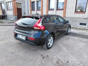 Melns Volvo V40 2014 Talsi, ar dzinēja tilpumu 1.60 L un nobraukumu 107 tūkst. km par 7200 €, foto 5 vietnē AUTOMOTO.COM.LV