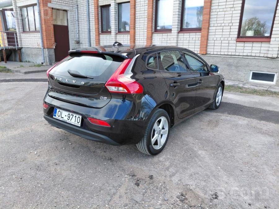 Melns Volvo V40 2014 Talsi, ar dzinēja tilpumu 1.60 L un nobraukumu 107 tūkst. km par 7200 €, foto 5 vietnē AUTOMOTO.COM.LV