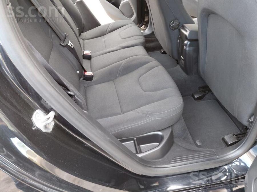 Melns Volvo V40 2014 Talsi, ar dzinēja tilpumu 1.60 L un nobraukumu 107 tūkst. km par 7200 €, foto 9 vietnē AUTOMOTO.COM.LV