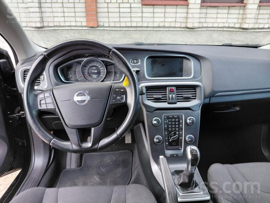 Melns Volvo V40 2014 Talsi, ar dzinēja tilpumu 1.60 L un nobraukumu 107 tūkst. km par 7200 €, foto 11 vietnē AUTOMOTO.COM.LV