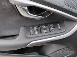 Melns Volvo V40 2014 Talsi, ar dzinēja tilpumu 1.60 L un nobraukumu 107 tūkst. km par 7200 €, foto 12 vietnē AUTOMOTO.COM.LV