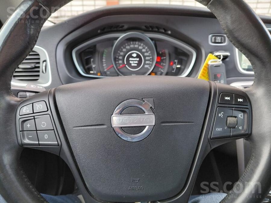 Melns Volvo V40 2014 Talsi, ar dzinēja tilpumu 1.60 L un nobraukumu 107 tūkst. km par 7200 €, foto 18 vietnē AUTOMOTO.COM.LV