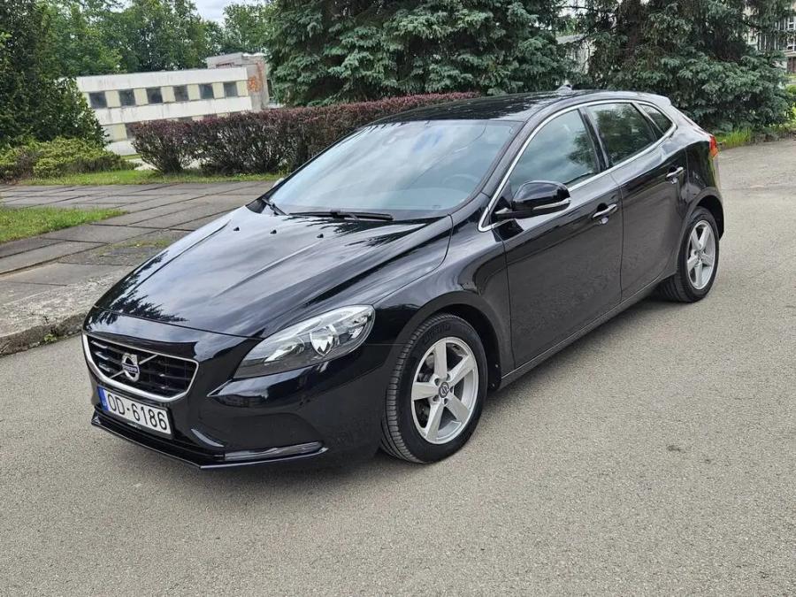 Черный Вольво В40 2014 в Екабпилс, объемом двигателя 1.60 л и пробегом 288 тыс. км за 6490 €, фото 1 на AUTOMOTO.COM.LV
