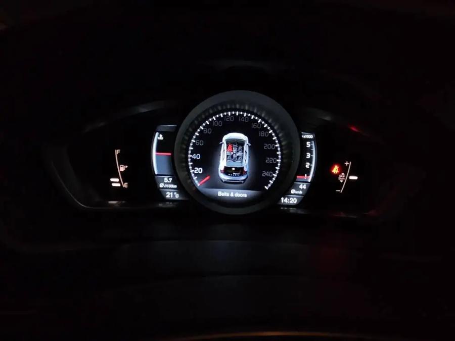Черный Вольво В40 2014 в Екабпилс, объемом двигателя 1.60 л и пробегом 288 тыс. км за 6490 €, фото 29 на AUTOMOTO.COM.LV