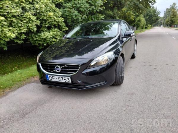 Melns Volvo V40 2014 Jelgava, ar dzinēja tilpumu 1.60 L un nobraukumu 188 tūkst. km par 6900 €, foto 1 vietnē AUTOMOTO.COM.LV