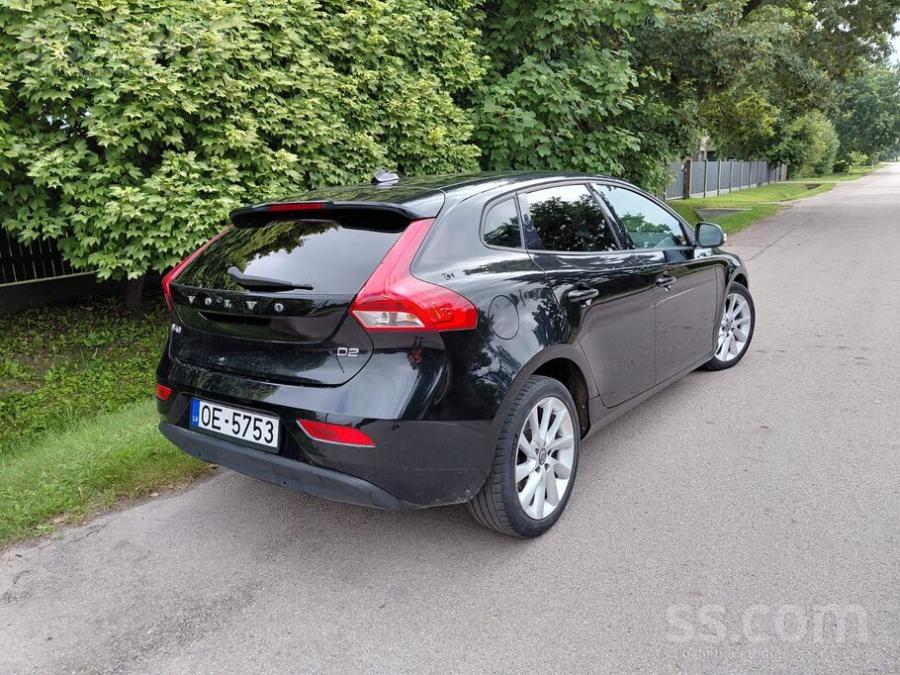 Melns Volvo V40 2014 Jelgava, ar dzinēja tilpumu 1.60 L un nobraukumu 188 tūkst. km par 6900 €, foto 4 vietnē AUTOMOTO.COM.LV