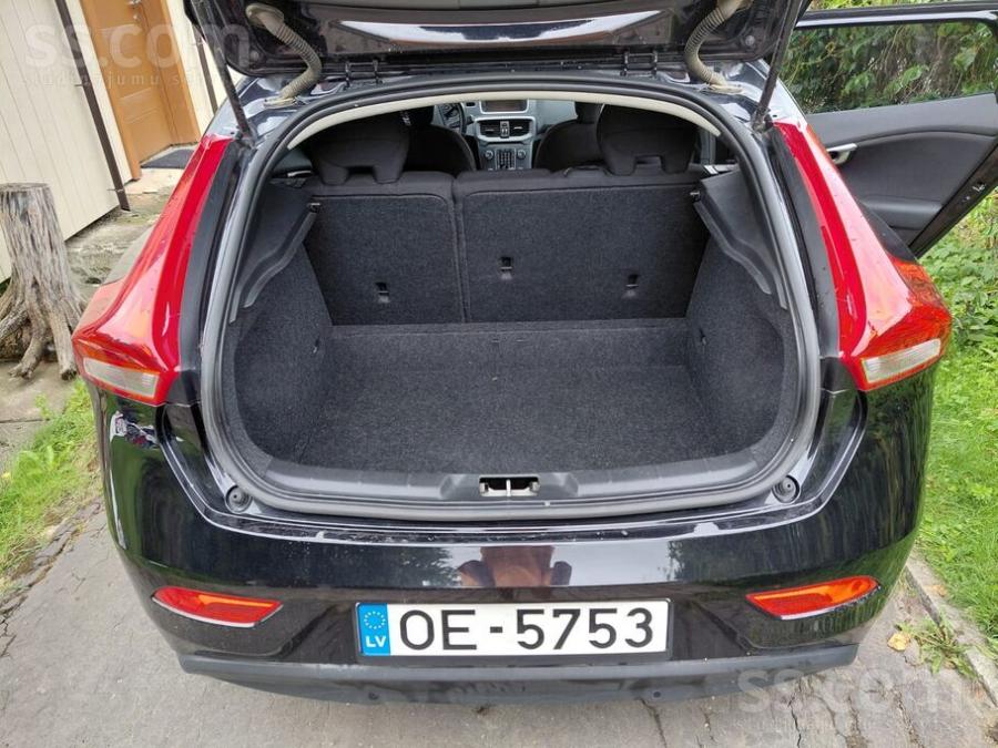 Melns Volvo V40 2014 Jelgava, ar dzinēja tilpumu 1.60 L un nobraukumu 188 tūkst. km par 6900 €, foto 6 vietnē AUTOMOTO.COM.LV