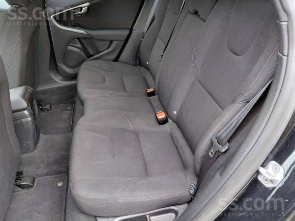 Melns Volvo V40 2014 Jelgava, ar dzinēja tilpumu 1.60 L un nobraukumu 188 tūkst. km par 6900 €, foto 6 vietnē AUTOMOTO.COM.LV