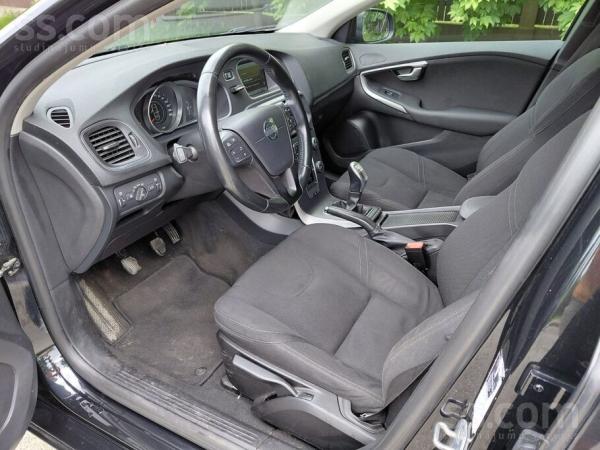 Melns Volvo V40 2014 Jelgava, ar dzinēja tilpumu 1.60 L un nobraukumu 188 tūkst. km par 6900 €, foto 7 vietnē AUTOMOTO.COM.LV