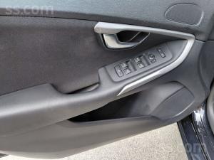 Melns Volvo V40 2014 Jelgava, ar dzinēja tilpumu 1.60 L un nobraukumu 188 tūkst. km par 6900 €, foto 9 vietnē AUTOMOTO.COM.LV