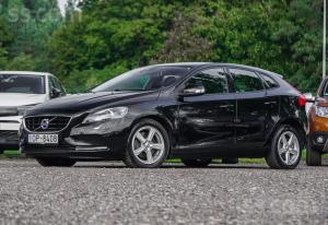 Black Volvo V40 2014 in Riga, with an engine capacity of 1.60 L and mileage of 236 thousand km for 8990 €, photo  on AUTOMOTO.COM.LV