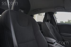 Black Volvo V40 2014 in Riga, with an engine capacity of 1.60 L and mileage of 236 thousand km for 8990 €, photo 6 on AUTOMOTO.COM.LV