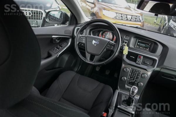 Black Volvo V40 2014 in Riga, with an engine capacity of 1.60 L and mileage of 236 thousand km for 8990 €, photo 8 on AUTOMOTO.COM.LV