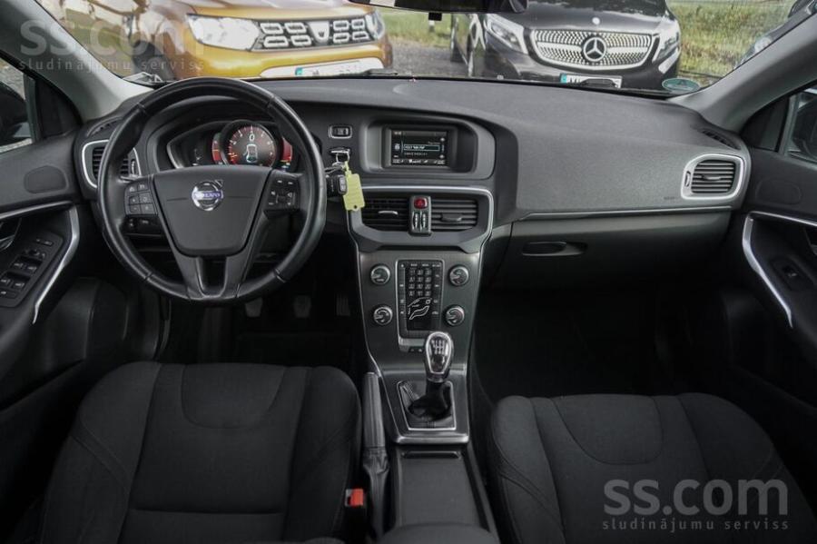 Black Volvo V40 2014 in Riga, with an engine capacity of 1.60 L and mileage of 236 thousand km for 8990 €, photo 9 on AUTOMOTO.COM.LV