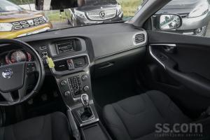 Black Volvo V40 2014 in Riga, with an engine capacity of 1.60 L and mileage of 236 thousand km for 8990 €, photo 10 on AUTOMOTO.COM.LV