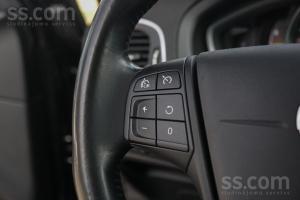 Black Volvo V40 2014 in Riga, with an engine capacity of 1.60 L and mileage of 236 thousand km for 8990 €, photo 11 on AUTOMOTO.COM.LV