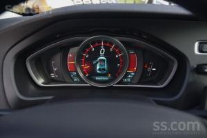 Black Volvo V40 2014 in Riga, with an engine capacity of 1.60 L and mileage of 236 thousand km for 8990 €, photo 12 on AUTOMOTO.COM.LV
