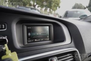 Black Volvo V40 2014 in Riga, with an engine capacity of 1.60 L and mileage of 236 thousand km for 8990 €, photo 14 on AUTOMOTO.COM.LV