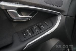 Black Volvo V40 2014 in Riga, with an engine capacity of 1.60 L and mileage of 236 thousand km for 8990 €, photo 16 on AUTOMOTO.COM.LV