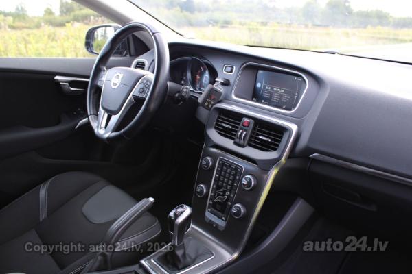 Melns Volvo V40 2014 Paide, ar dzinēja tilpumu 2.00 L un nobraukumu 219 tūkst. km par 7500 €, foto 11 vietnē AUTOMOTO.COM.LV