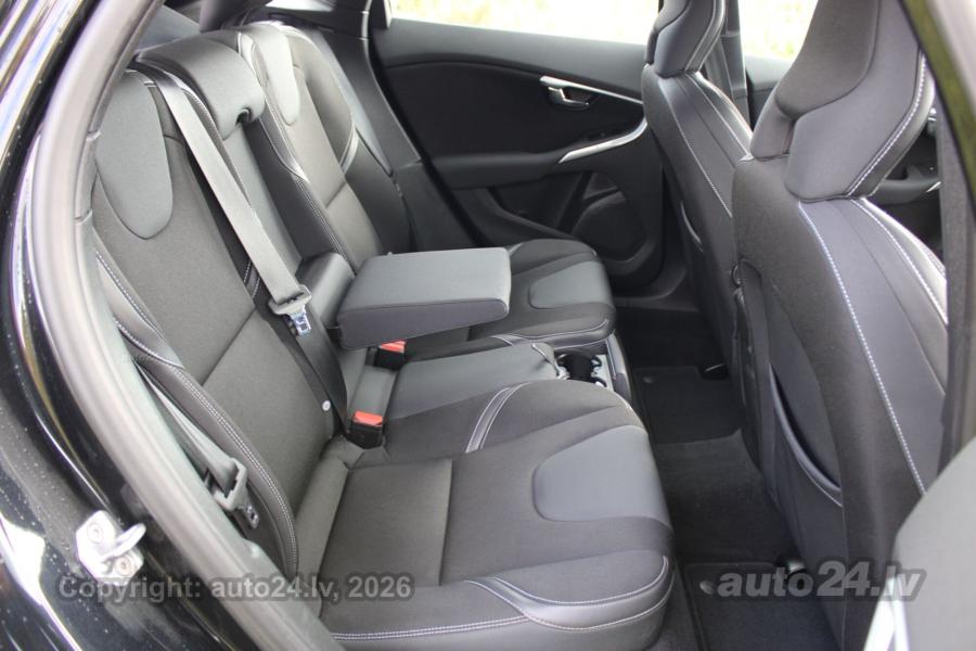 Black Volvo V40 2014 in Paide, with an engine capacity of 2.00 L and mileage of 219 thousand km for 7500 €, photo 16 on AUTOMOTO.COM.LV