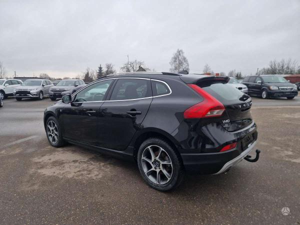 Melns Volvo V40 2015 Ukmergė, ar dzinēja tilpumu 1.98 L un nobraukumu 270 tūkst. km par 6950 €, foto 10 vietnē AUTOMOTO.COM.LV