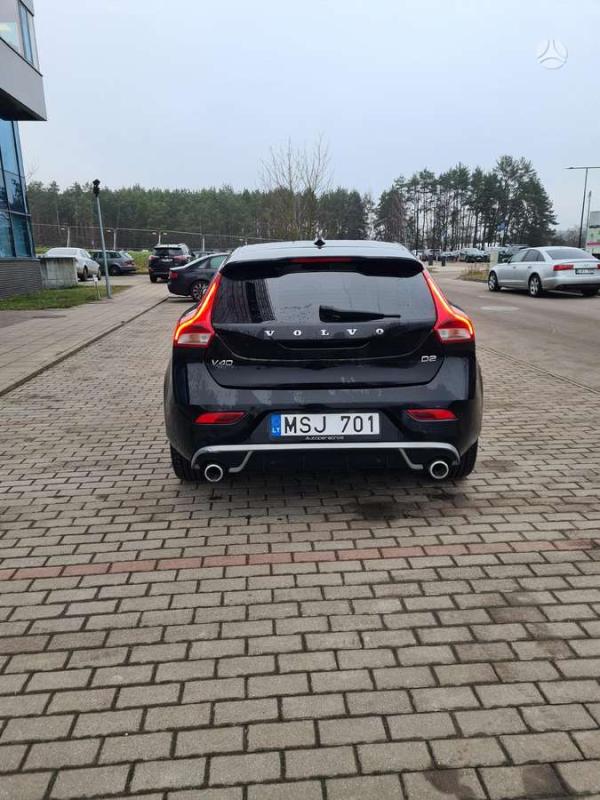 Melns Volvo V40 2015 Viļņa, ar dzinēja tilpumu 2.00 L un nobraukumu 285 tūkst. km par 5880 €, foto 4 vietnē AUTOMOTO.COM.LV