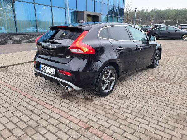 Melns Volvo V40 2015 Viļņa, ar dzinēja tilpumu 2.00 L un nobraukumu 285 tūkst. km par 5880 €, foto 7 vietnē AUTOMOTO.COM.LV