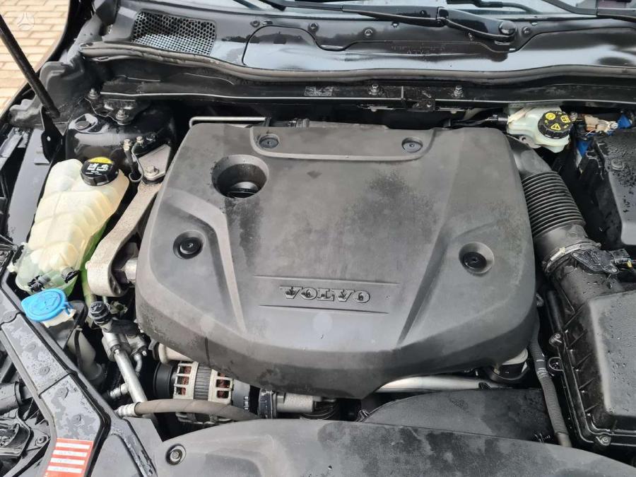 Black Volvo V40 2015 in Vilnius, with an engine capacity of 2.00 L and mileage of 285 thousand km for 5880 €, photo 17 on AUTOMOTO.COM.LV
