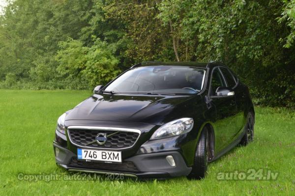 Melns Volvo V40 2015 Tallina, ar dzinēja tilpumu 2.00 L un nobraukumu 285 tūkst. km par 8900 €, foto 1 vietnē AUTOMOTO.COM.LV