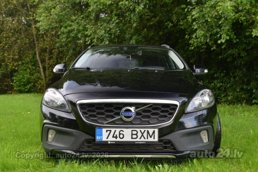 Melns Volvo V40 2015 Tallina, ar dzinēja tilpumu 2.00 L un nobraukumu 285 tūkst. km par 8900 €, foto 3 vietnē AUTOMOTO.COM.LV