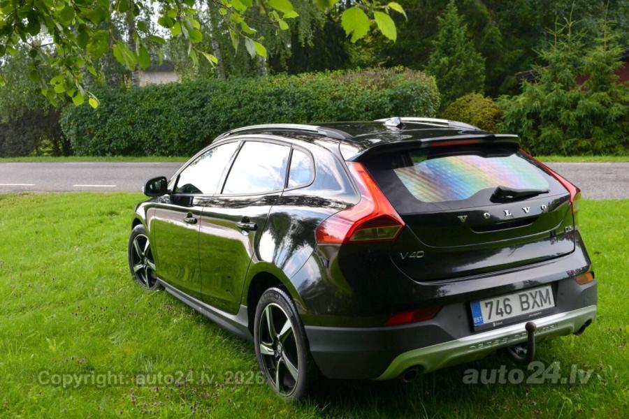 Melns Volvo V40 2015 Tallina, ar dzinēja tilpumu 2.00 L un nobraukumu 285 tūkst. km par 8900 €, foto 5 vietnē AUTOMOTO.COM.LV