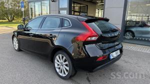 Melns Volvo V40 2015 Rīga, ar dzinēja tilpumu 2.00 L un nobraukumu 329 tūkst. km par 5500 €, foto 4 vietnē AUTOMOTO.COM.LV