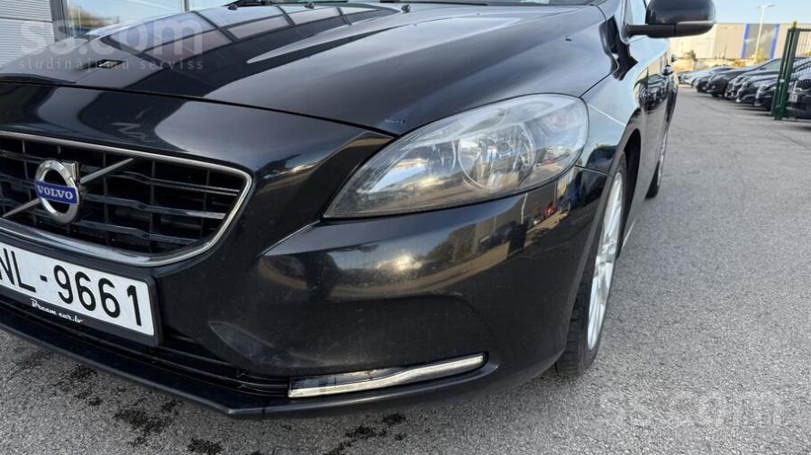 Melns Volvo V40 2015 Rīga, ar dzinēja tilpumu 2.00 L un nobraukumu 329 tūkst. km par 5500 €, foto 9 vietnē AUTOMOTO.COM.LV