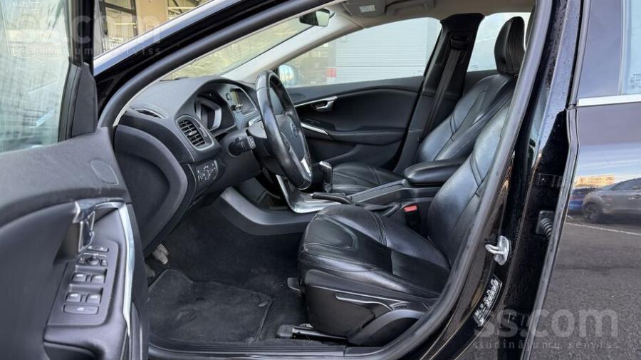 Melns Volvo V40 2015 Rīga, ar dzinēja tilpumu 2.00 L un nobraukumu 329 tūkst. km par 5500 €, foto 11 vietnē AUTOMOTO.COM.LV
