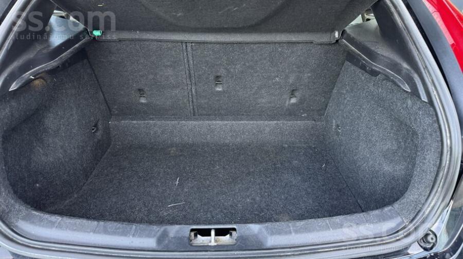 Melns Volvo V40 2015 Rīga, ar dzinēja tilpumu 2.00 L un nobraukumu 329 tūkst. km par 5500 €, foto 14 vietnē AUTOMOTO.COM.LV