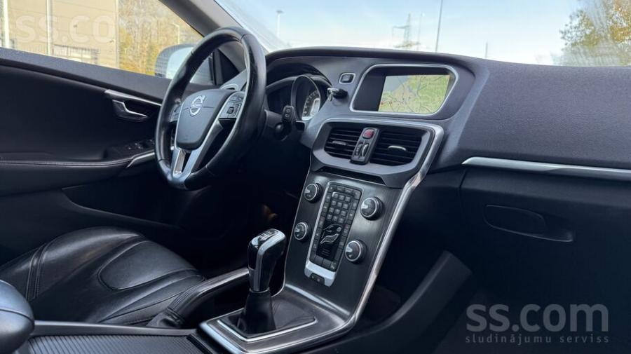 Melns Volvo V40 2015 Rīga, ar dzinēja tilpumu 2.00 L un nobraukumu 329 tūkst. km par 5500 €, foto 16 vietnē AUTOMOTO.COM.LV