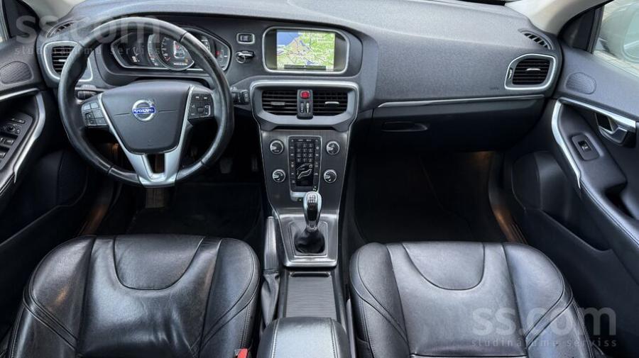 Melns Volvo V40 2015 Rīga, ar dzinēja tilpumu 2.00 L un nobraukumu 329 tūkst. km par 5500 €, foto 17 vietnē AUTOMOTO.COM.LV