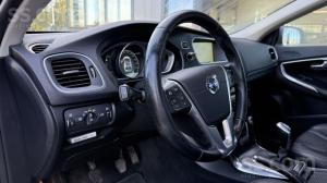 Melns Volvo V40 2015 Rīga, ar dzinēja tilpumu 2.00 L un nobraukumu 329 tūkst. km par 5500 €, foto 18 vietnē AUTOMOTO.COM.LV