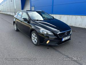 Melns Volvo V40 2015 Tallina, ar dzinēja tilpumu 2.00 L un nobraukumu 0 tūkst. km par 7900 €, foto  vietnē AUTOMOTO.COM.LV