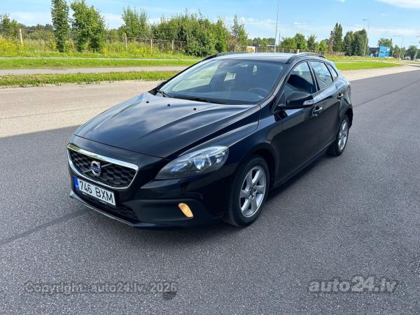 Black Volvo V40 2015 in Tallinn, with an engine capacity of 2.00 L and mileage of 0 thousand km for 7900 €, photo 4 on AUTOMOTO.COM.LV