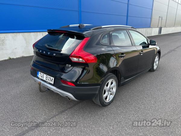 Black Volvo V40 2015 in Tallinn, with an engine capacity of 2.00 L and mileage of 0 thousand km for 7900 €, photo 6 on AUTOMOTO.COM.LV